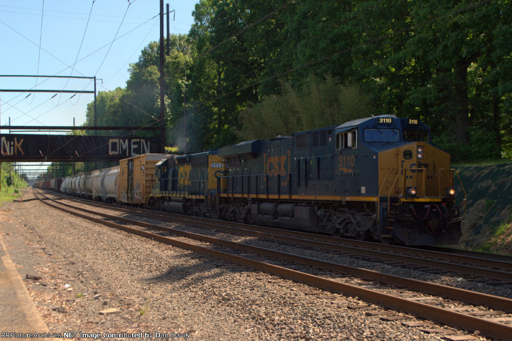 CSX ES44AH 3110 leads Q439-06